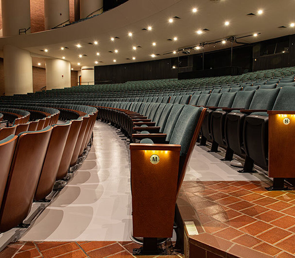 Worldwide leader for fixed and telescopic seating
