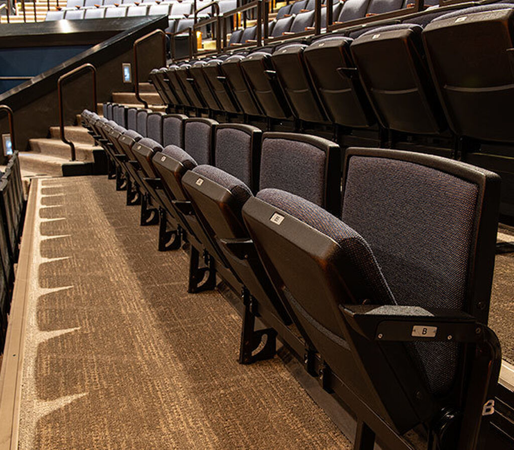 Worldwide leader for fixed and telescopic seating