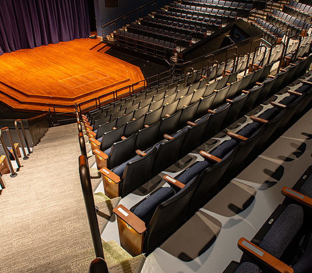 Worldwide leader for fixed and telescopic seating